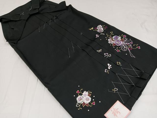 平和屋着物●行灯袴　刺繍　舞花文　黒地　金糸　洗える着物　未使用　AABB3610ph