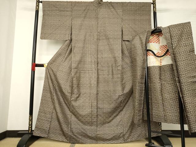 平和屋着物●本場大島紬　アンサンブル　羽織(袖なし)　割り込み絣　蜀江文　正絹　逸品　AABB4460ck