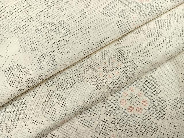 平和屋着物●本場大島紬　白大島　120亀甲　草花文　正絹　逸品　AABB5132ph