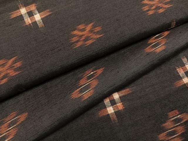 平和屋着物●国指定重要無形文化財　本場久米島紬　琉球絣文様　手織　正絹　逸品　AABB6316ph
