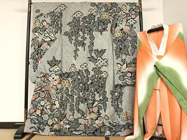 平和屋着物●豪華振袖・長襦袢セット（無双仕立て）半衿刺繍　鳳凰花文　黒地　金彩　正絹　逸品　AABB6617np