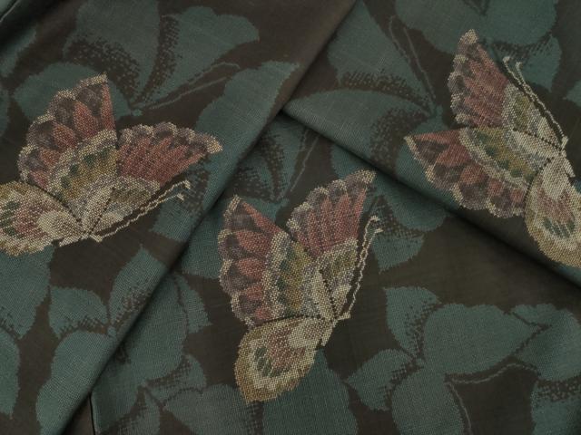 平和屋着物●本場大島紬　カタス9マルキ　舞蝶文　黒地　正絹　逸品　AABB7287ck