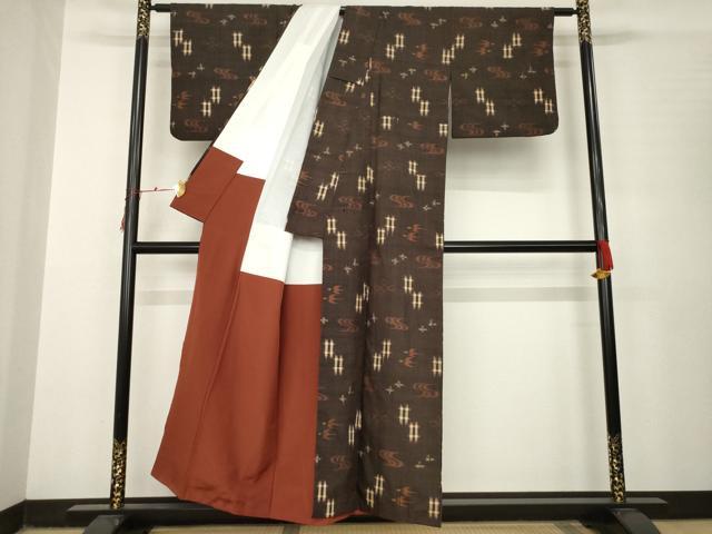 平和屋着物○国指定重要無形文化財 本場久米島紬 飛鳥文