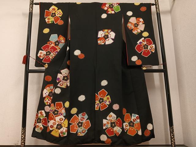 平和屋着物●小振袖　二尺袖　舞花文　黒地　金彩　正絹　逸品　AABC3707ph