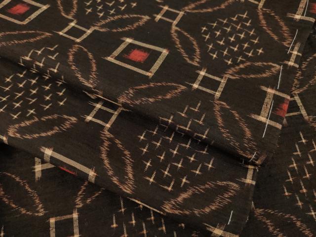 平和屋着物●国指定重要無形文化財　本場久米島紬　手織　七宝文　正絹　逸品　AABC4162ck