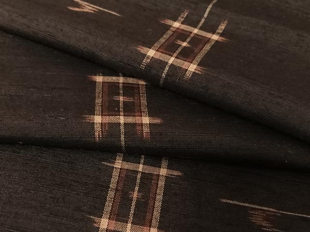 平和屋着物●国指定重要無形文化財　本場久米島紬　手織　井桁絣　正絹　逸品　AABC4819zg