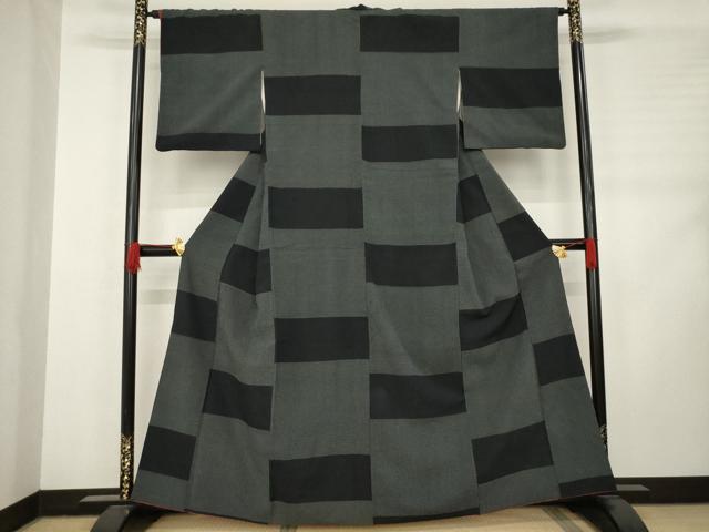 平和屋着物●本塩沢　横段文　黒地　正絹　逸品　AABC9270ck