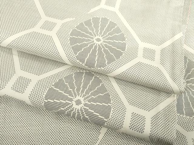 平和屋着物●本場大島紬　白大島　カタス7マルキ　蜀江花文　正絹　逸品　AABD0859ck