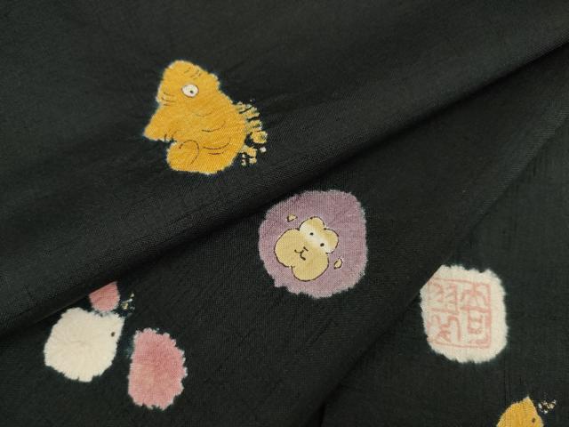 平和屋着物●十日町　名門青柳謹製　赤城紬　草木染　奇翠工房　絞り　十二支　黒地　正絹　逸品　AABD0918ck