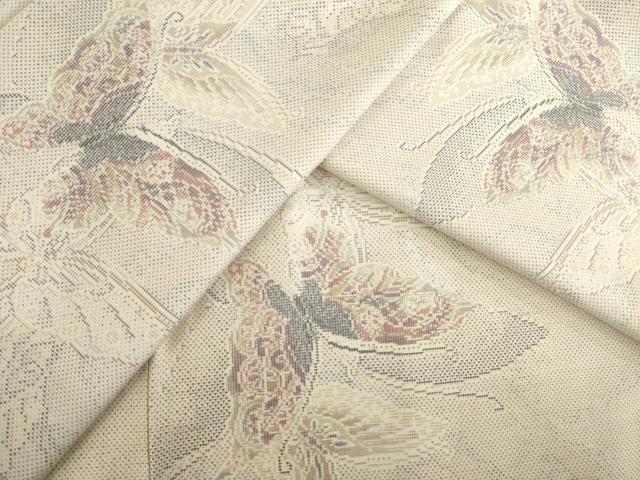 平和屋着物●本場大島紬　白大島　カタス9マルキ　舞蝶文　正絹　逸品　AABD1102ck