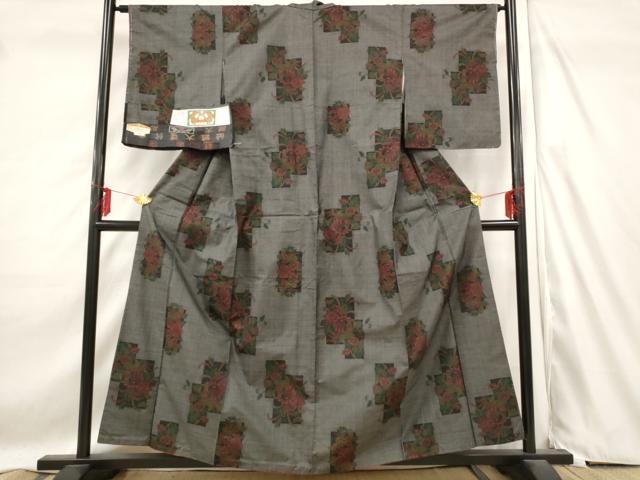 平和屋着物●白泥染の第一人者・絣の魔術師　恵積五郎　本場大島紬　恵大島織物謹製　7マルキ　色紙重ね花文　証紙付き 正絹 逸品 AABD2171