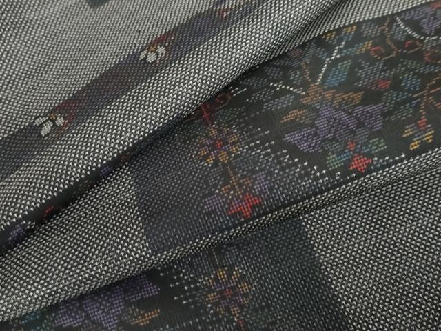 平和屋着物●極上　本場大島紬　カタス7マルキ　横段更紗花文　黒地　正絹　逸品　AABD6221cs