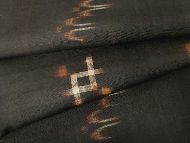 平和屋着物●国指定重要無形文化財　本場久米島紬　手織　琉球絣文様　正絹　逸品　AABD6365cs