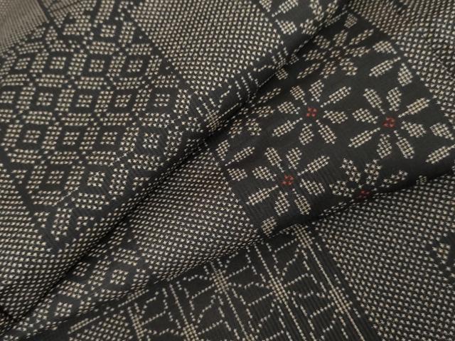 平和屋着物●本場大島紬　泥染め　一元絣　色紙重ね吉祥花文　正絹　逸品　未使用　AABE0075cs