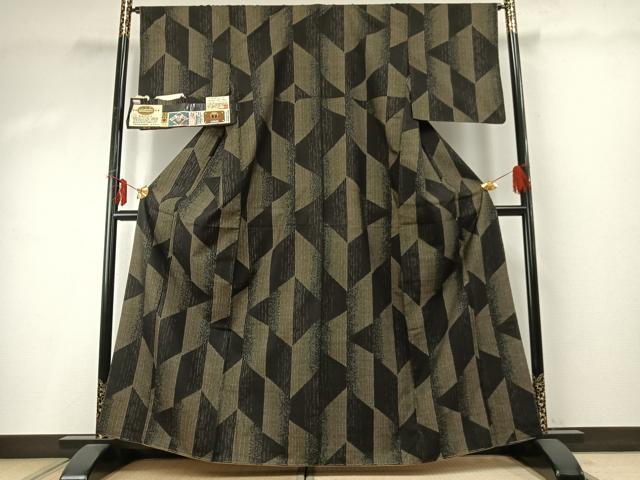 平和屋着物●本場大島紬　泥染め　カタス7マルキ　幾何学文様　やまと誂製　恵絹織物謹製　証紙付き　正絹　逸品　未使用　AABE1812fy