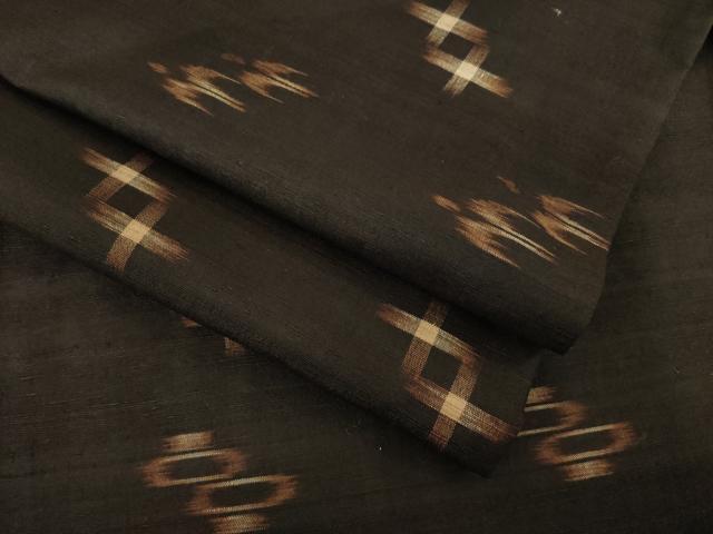 平和屋着物●国指定重要無形文化財　本場久米島紬　手織　琉球絣文様　正絹　逸品　AABE2033ck