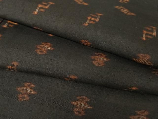 平和屋着物●国指定重要無形文化財　本場久米島紬　手織　流水絣文様　正絹　逸品　AABE2902cs