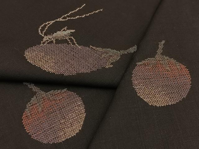 平和屋着物●本場大島紬　9マルキ　地空き　成物に夏虫　黒地　正絹　逸品　未使用　BAAT0828yc