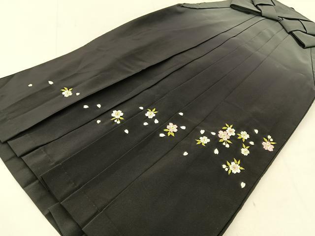 平和屋着物●女性　行灯袴　総刺繍　舞桜文　暈し染め　黒地　金糸　洗える着物　BAAU3811hj