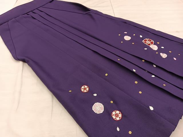 平和屋着物●女性　行灯袴　総刺繍　舞桜文　深紫色　金糸　洗える着物　BAAU4383