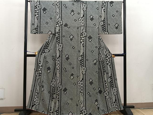 平和屋着物●上質な小紋　総絞り　梅　黒地　さが美扱い　正絹　逸品　BAAV1239mz