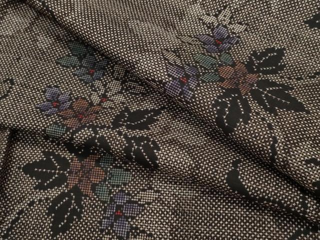 平和屋着物●本場大島紬　7マルキ　泥染め　花唐草文　正絹　逸品　CAAQ9125vf