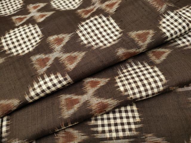 平和屋着物●国指定重要無形文化財　本場久米島紬　手織　抽象文　正絹　逸品　CAAR7853hy