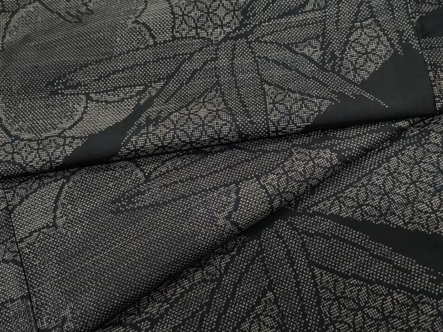 平和屋着物○本場大島紬 7マルキ 泥染め 笹梅七宝文 正絹 逸品