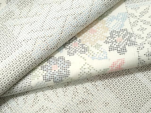 平和屋着物●本場大島紬　白大島　120亀甲　色紙重ね吉祥草花文　正絹　逸品　未使用　CAAS7082yc