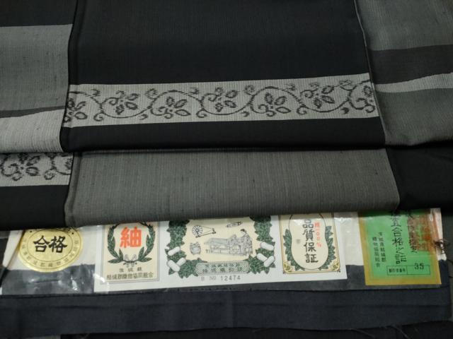 平和屋着物●結城紬　横段唐草文　黒地　証紙付き　正絹　逸品　CAAS7600yc