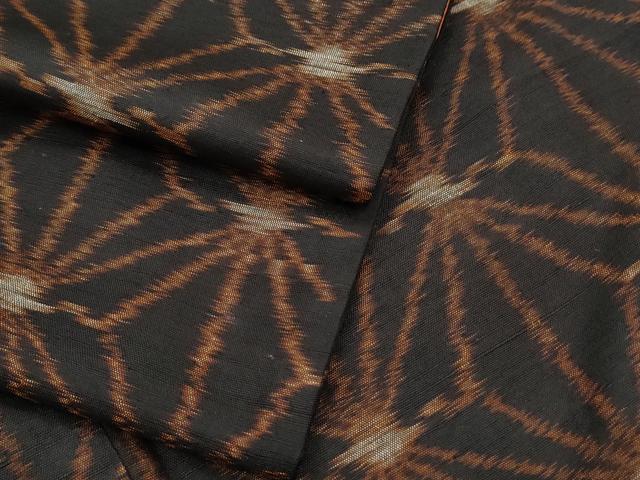 平和屋着物●国指定重要無形文化財　本場久米島紬　手織　上質な紬　麻の葉文様　正絹　逸品　CAAS9388th