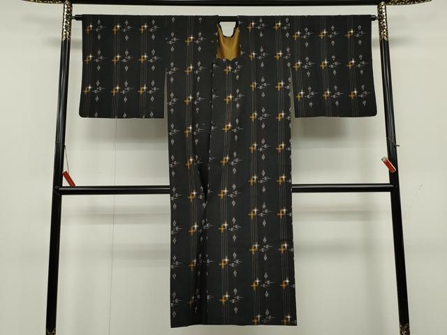 平和屋着物＃道行コート　紬地　琉球絣文様　黒地　ロング丈　正絹　逸品　CAAT5748id