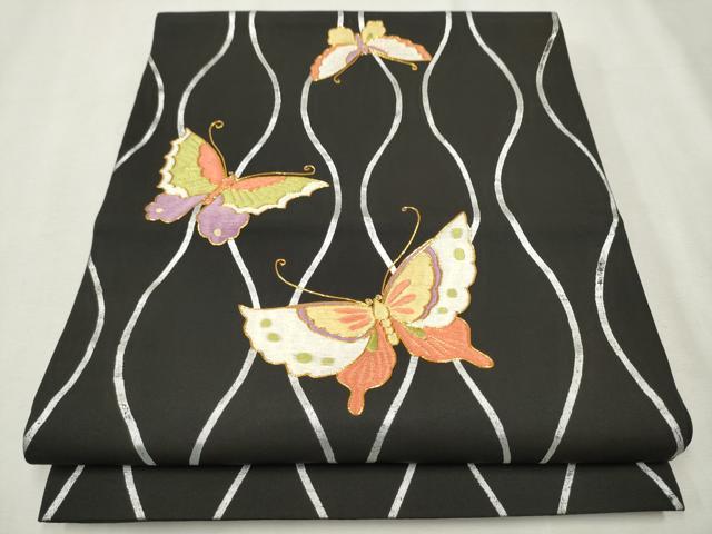 平和屋着物●塩瀬　九寸名古屋帯　総刺繍　駒刺繍　縦枠舞蝶文　黒地　金彩　正絹　逸品　CAAT8082hy