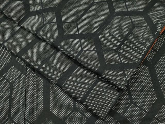 平和屋着物●本場大島紬　7マルキ　亀甲重ね文　正絹　逸品　未使用　CAAU1901yc