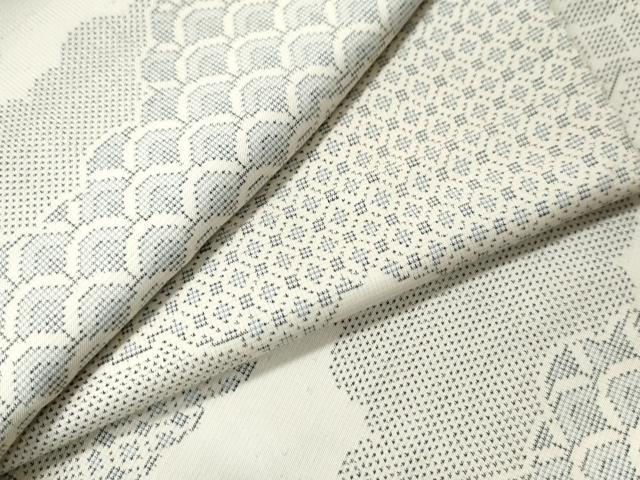 平和屋着物●本場大島紬　白大島　9マルキ　雲重ね吉祥文　正絹　逸品　CAAU1942yc