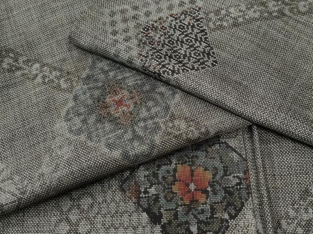 平和屋着物●本場大島紬　9マルキ　菱繋ぎ吉祥花唐草文　正絹　逸品　CAAU2152yc