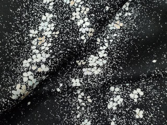 平和屋着物●上質な小紋　舞花文　たたき染め　黒地　金彩　正絹　逸品　CAAU2467yc