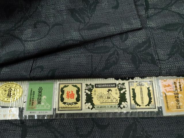 平和屋着物●本場真綿勝結城紬　100亀甲　唐草文　黒地　証紙付き　正絹　逸品　CAAU2781yc