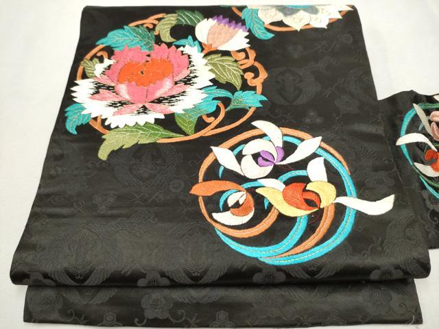 平和屋着物●アンティーク　大正ロマン　九寸名古屋帯　総刺繍　駒刺繍　草花丸文　黒地　金銀糸　正絹　逸品　CAAU9514hy