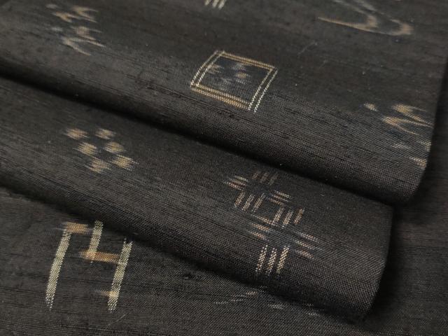 平和屋着物●国指定重要無形文化財　本場久米島紬　手織　正絹　逸品　CAAV4727vp