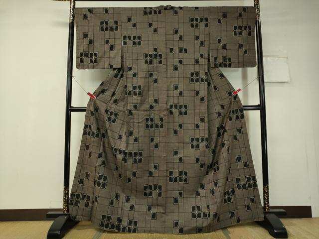 平和屋着物●本場大島紬　7マルキ　格子花文　正絹　逸品　CAAV4769vp