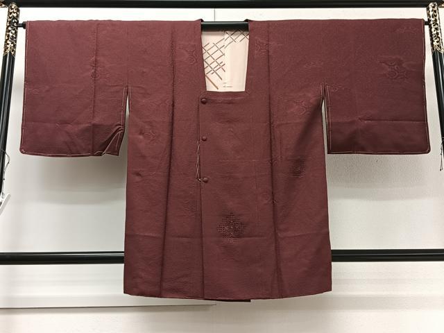 平和屋着物＃中国三大刺繍 スワトウ刺繍 汕頭刺繍 道行コート 雲取り蜀江花文 葡萄色 反端付き ロング丈 正絹 逸品 未使用 CAAV5603id