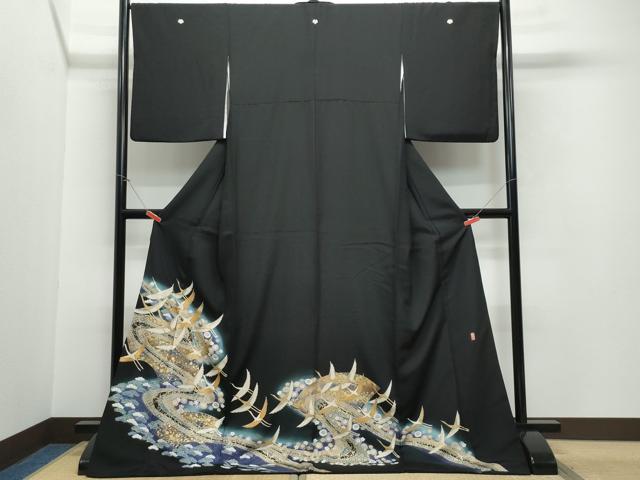 平和屋着物●豪華黒留袖　作家物　飛鶴地紙花文　金彩　正絹　逸品　CAAV6526vf