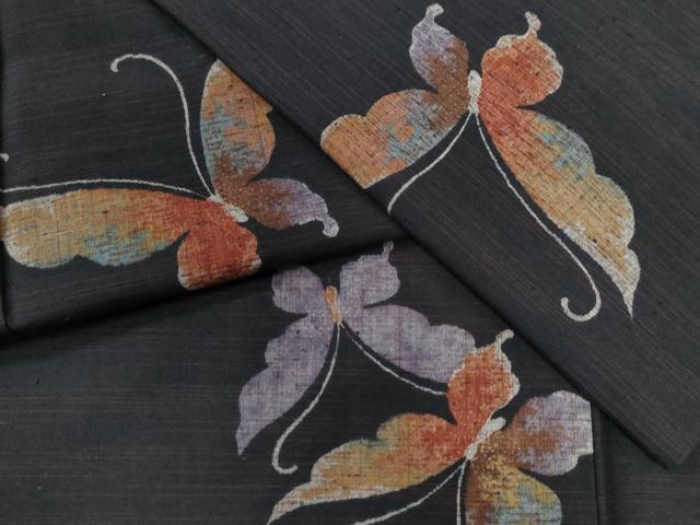 平和屋着物●上質な紬　舞蝶文　黒地　正絹　逸品　CAAW7265yc