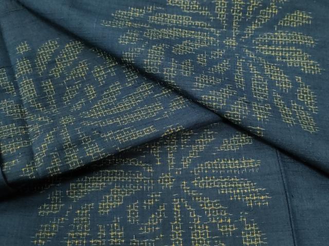 平和屋着物●結城紬　80亀甲　飛び亀甲柄　菊　正絹　逸品　未使用　CAAW7365yc
