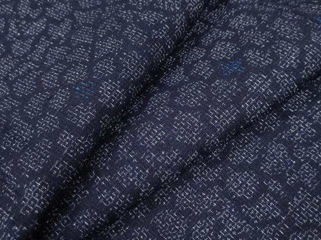 平和屋着物●本場結城紬　重要無形文化財　80亀甲　飛び亀甲柄　菊尽くし　正絹　逸品　CAAW7643yc