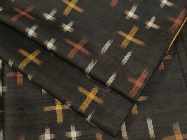 平和屋着物●国指定重要無形文化財　本場久米島紬　手織　十字絣　正絹　逸品　CAAW7670yc