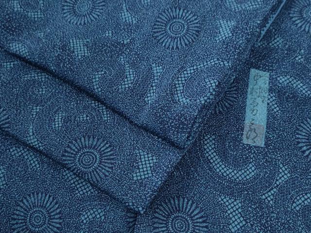 平和屋着物●重要無形文化財　人間国宝　中村勇二郎　小紋　藍　型染め　菊唐草文　鬼しぼ縮緬　正絹　逸品　CAAW7716yc