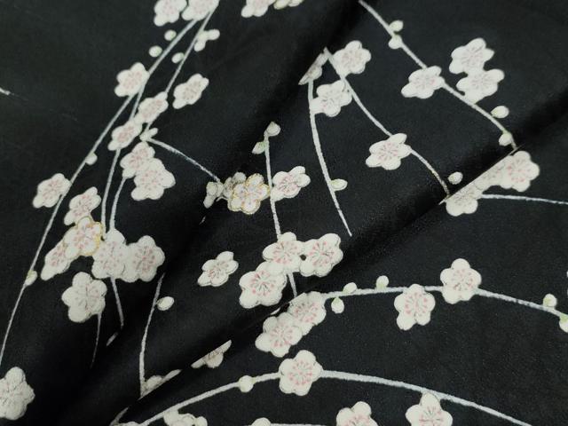 平和屋着物●上質な小紋　枝梅文　黒地　金彩　正絹　逸品　未使用　CAAW7827yc