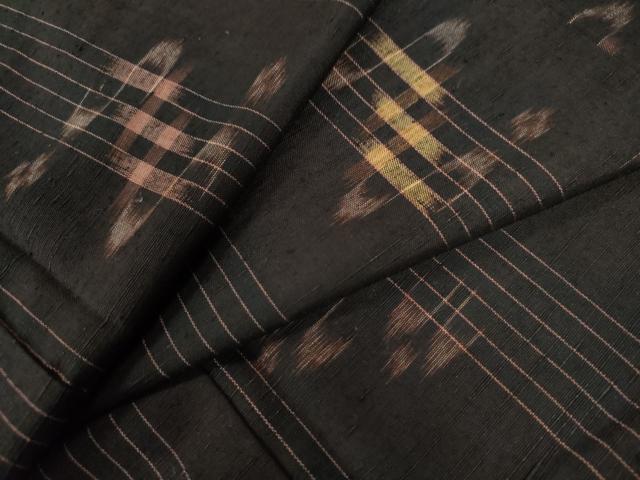 平和屋着物●国指定重要無形文化財　本場久米島紬　手織  　正絹　逸品　未使用　CAAW7952yc